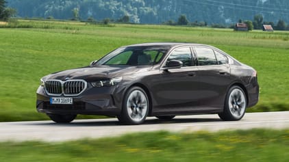 BMW 5 Series 550e review: bulky, ugly... and really very good Reviews ...