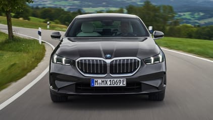 BMW 5 Series 550e review: bulky, ugly... and really very good Reviews ...