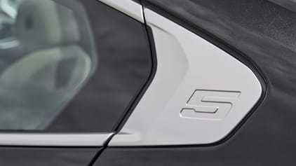 BMW 5 Series 550e review: bulky, ugly... and really very good Reviews ...