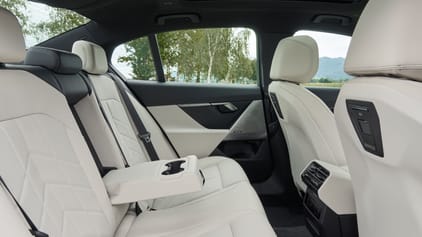 BMW 5 Series 550e review: bulky, ugly... and really very good Reviews ...