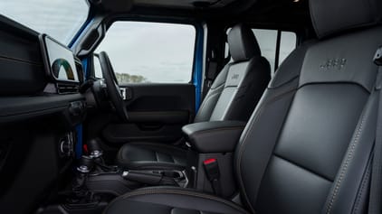 Jeep Wrangler Interior Layout & Technology | Top Gear