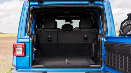 Jeep Wrangler Interior Layout & Technology | Top Gear