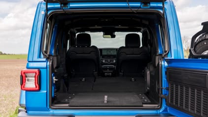 Jeep Wrangler Interior Layout & Technology | Top Gear