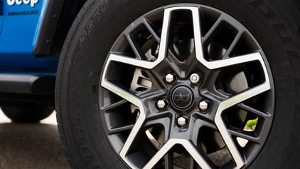 Jeep Wrangler Interior Layout & Technology | Top Gear