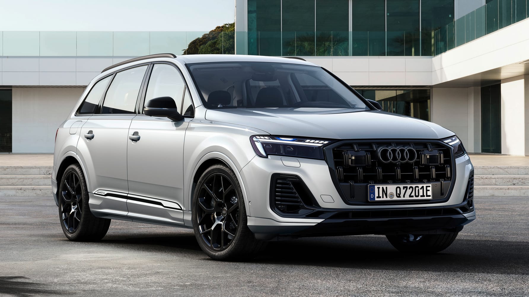 Audi has refreshed its Q7 and Q8 plug-in hybrids with new tech and improved range | Top Gear