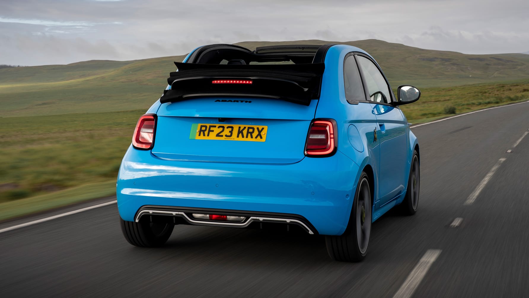 Abarth 500e Convertible review: what's this EV hot hatch like as a soft ...