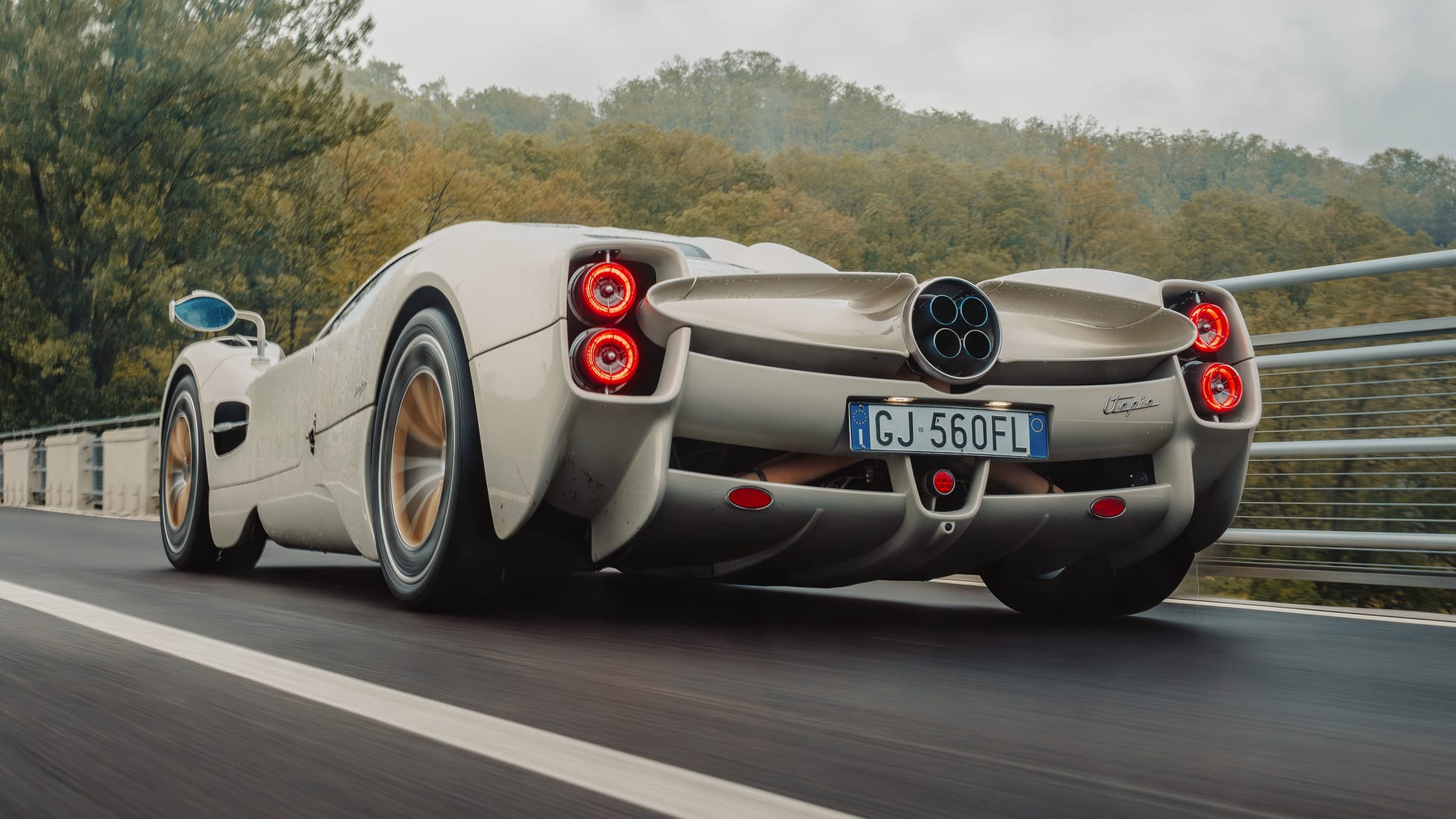 Pagani Utopia Interior Layout & Technology | Top Gear