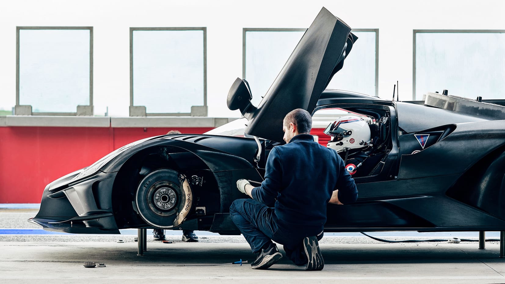 Here's what's under the skin of the Bugatti Bolide | Top Gear