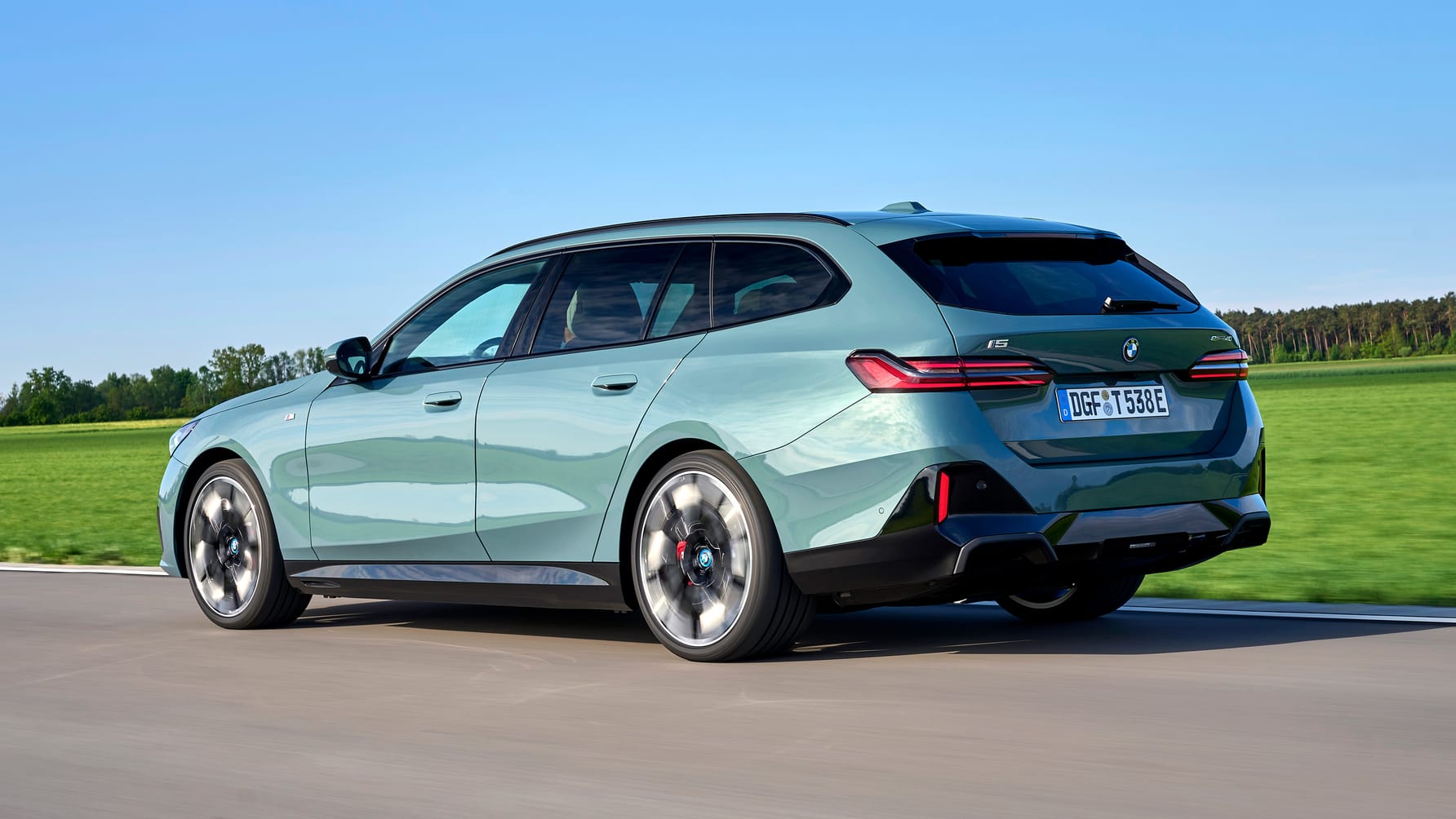 BMW i5 Touring Driving, Engines & Performance | Top Gear