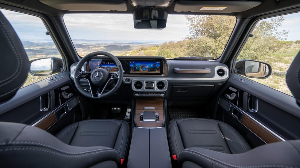 Mercedes-Benz G580 Driving, Engines & Performance | Top Gear