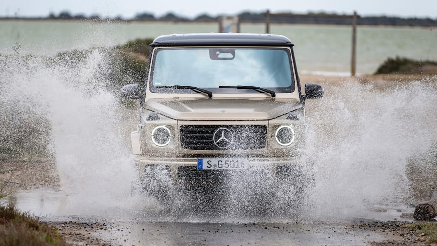 Mercedes-Benz G-Class Interior Layout & Technology | Top Gear