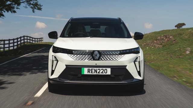 Renault Scenic Interior Layout & Technology | Top Gear