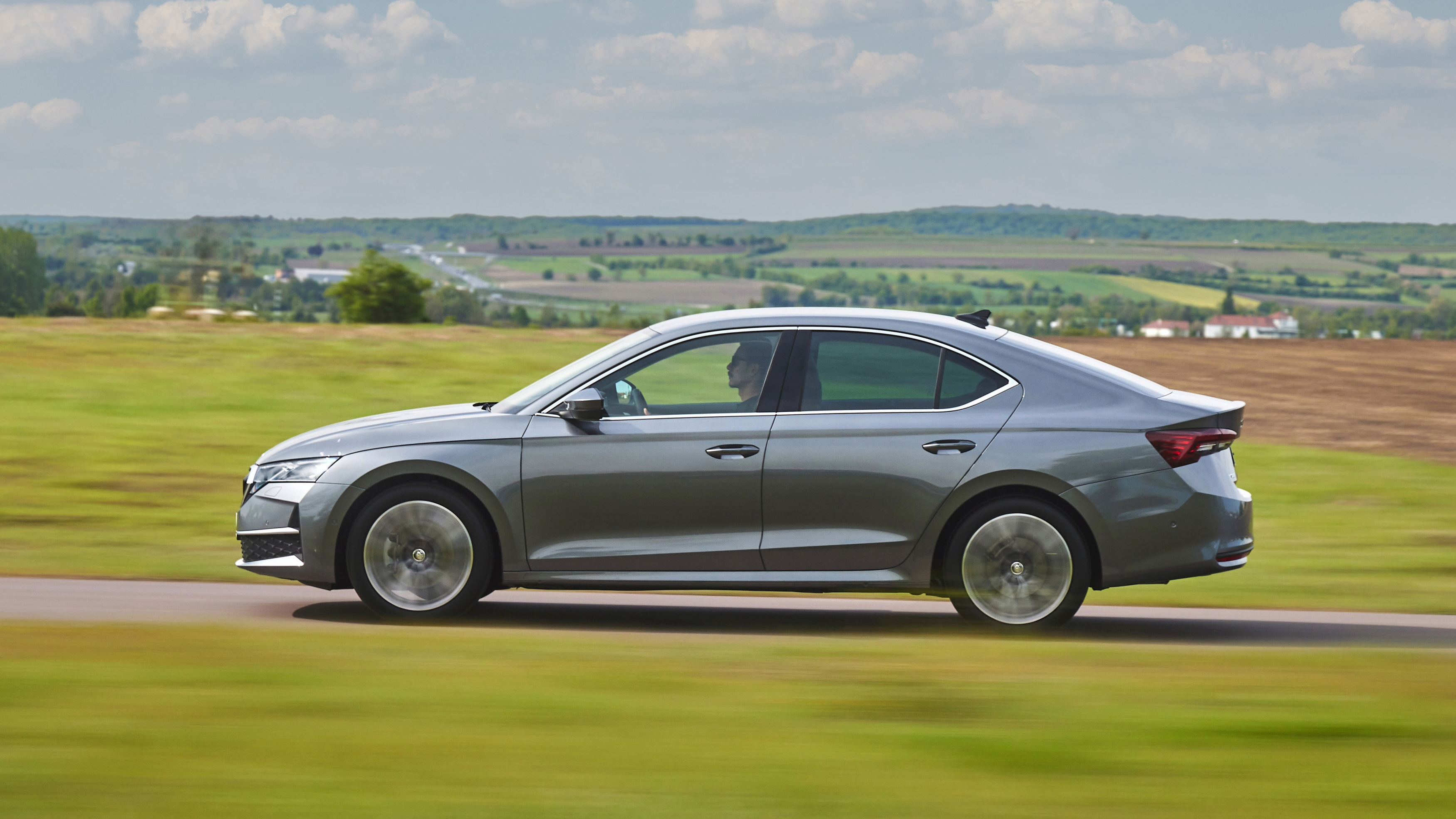 Skoda Octavia Interior Layout & Technology | Top Gear