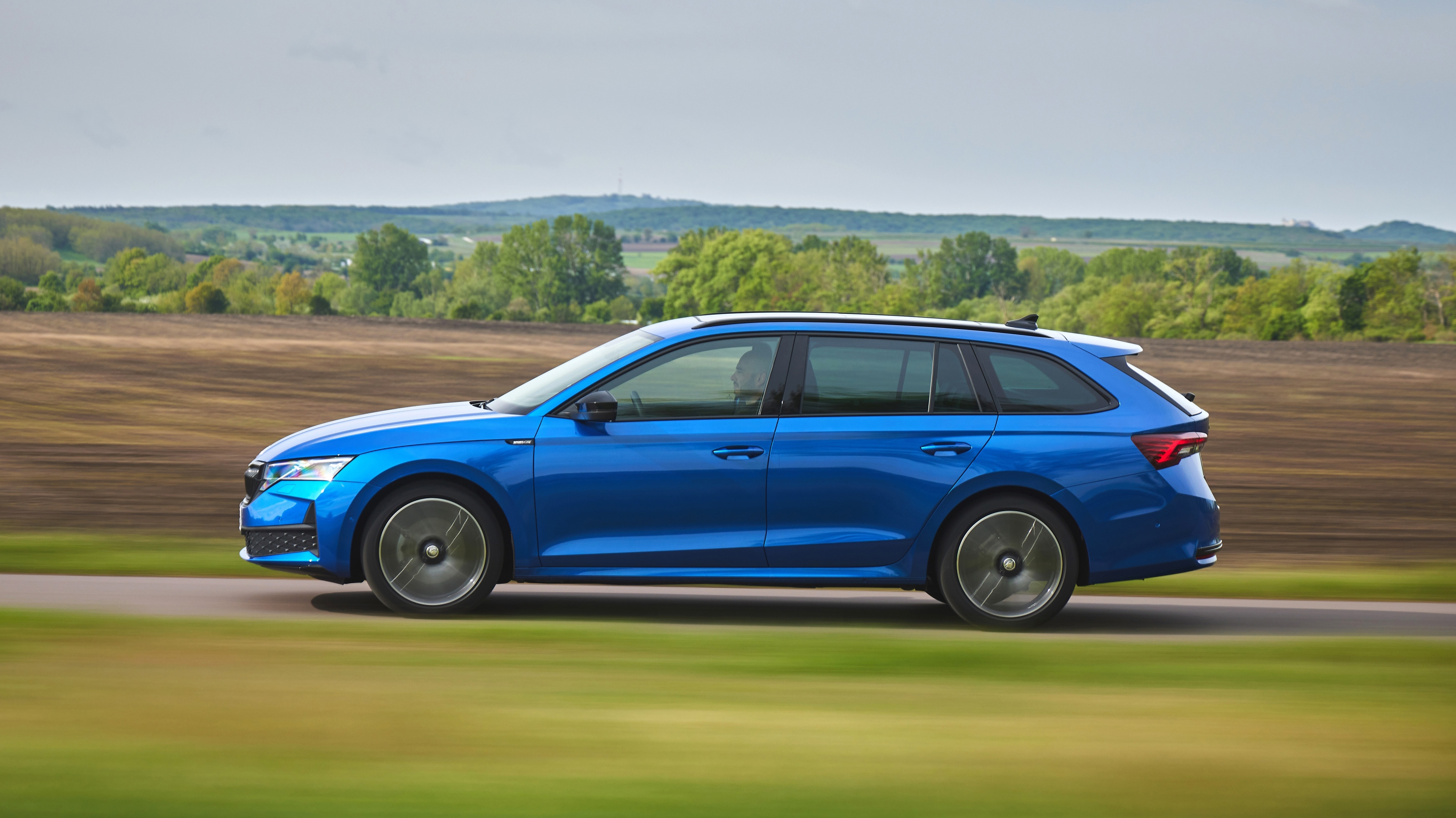 Skoda Octavia Estate Interior Layout & Technology | Top Gear