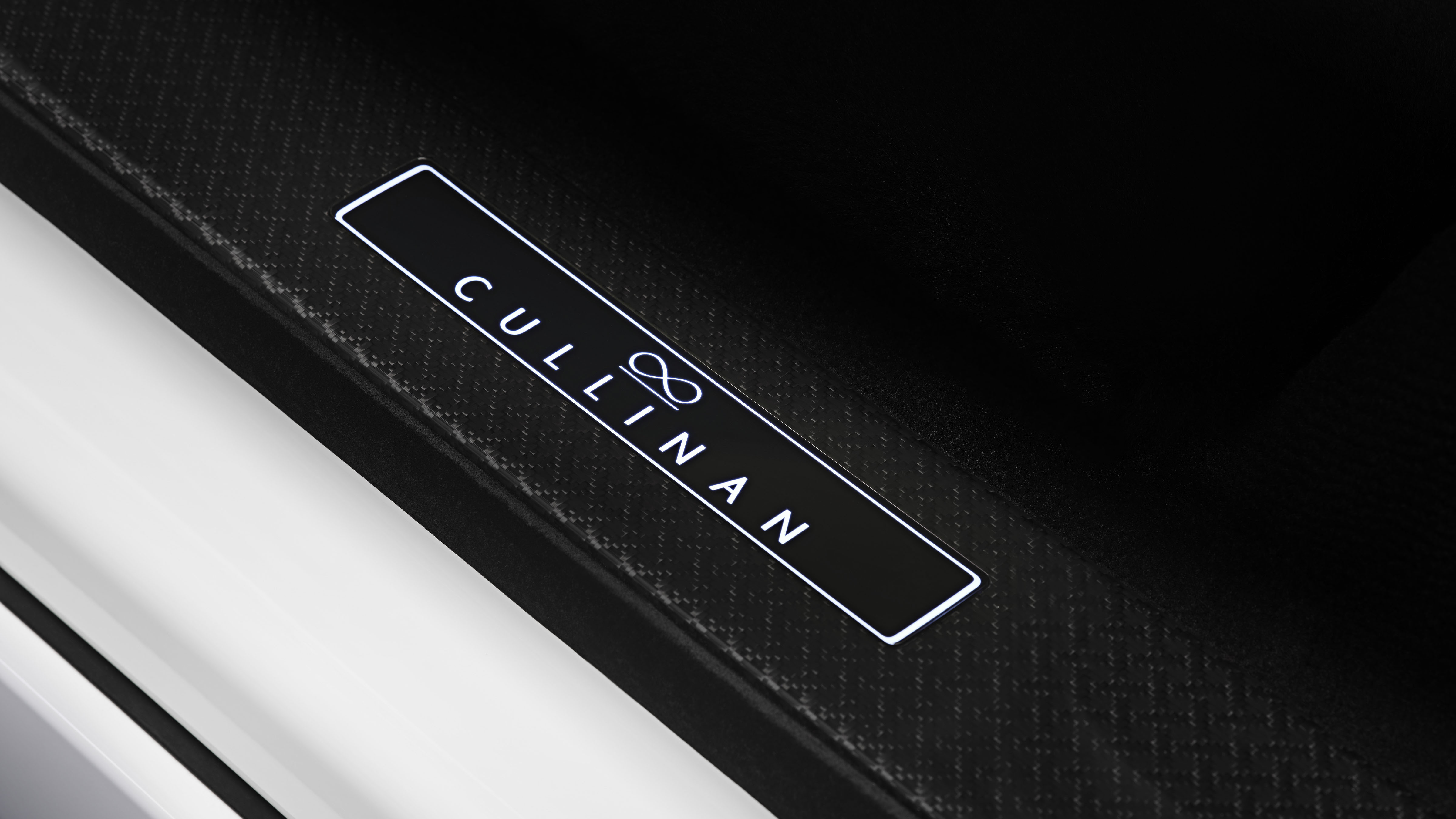 Rolls-Royce's new Black Badge Cullinan gets a more powerful V12 and ...