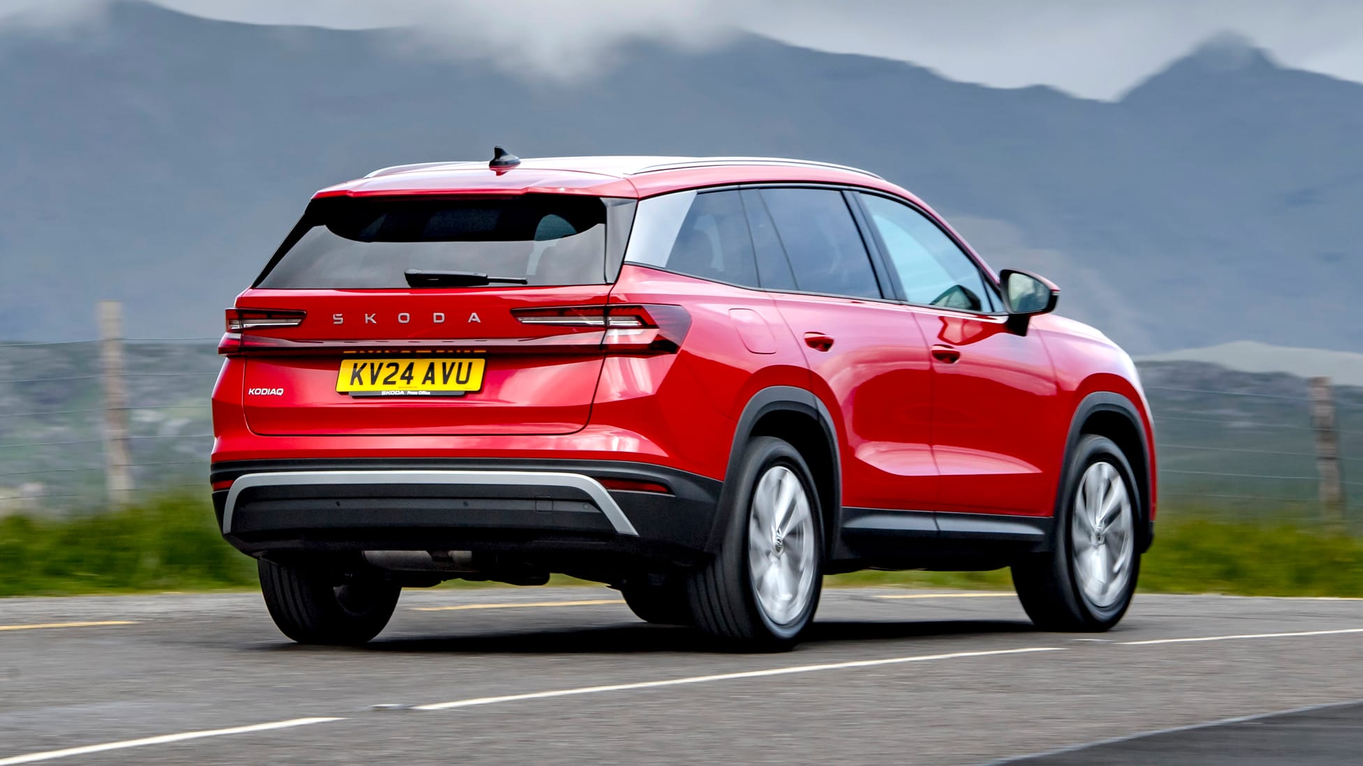 Skoda Kodiaq Interior Layout & Technology | Top Gear