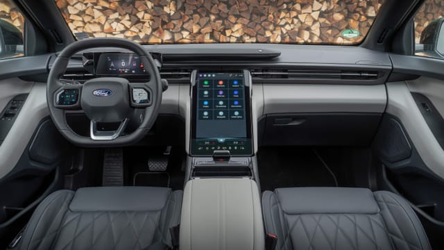 Ford Explorer Interior Layout & Technology | Top Gear
