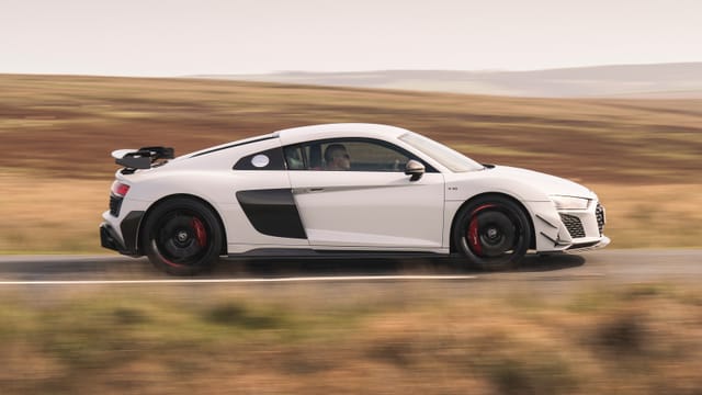 Audi R8 Interior Layout & Technology | Top Gear