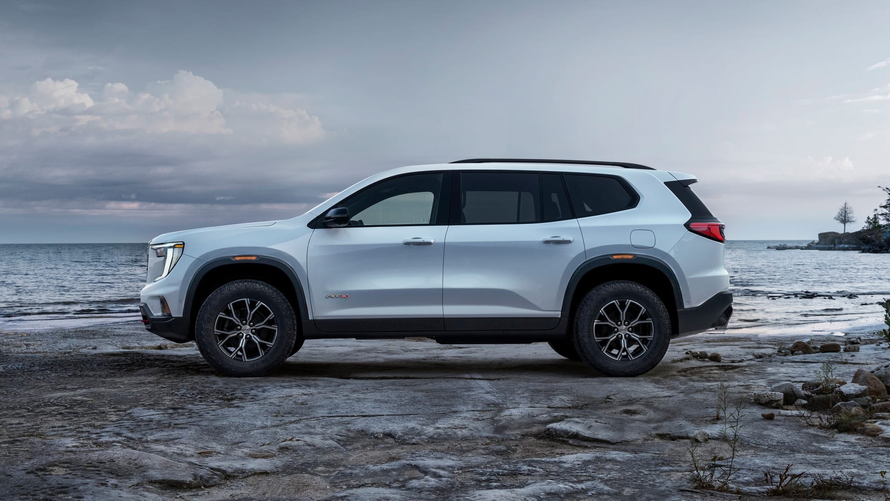 GMC Acadia (US) Interior Layout & Technology | Top Gear