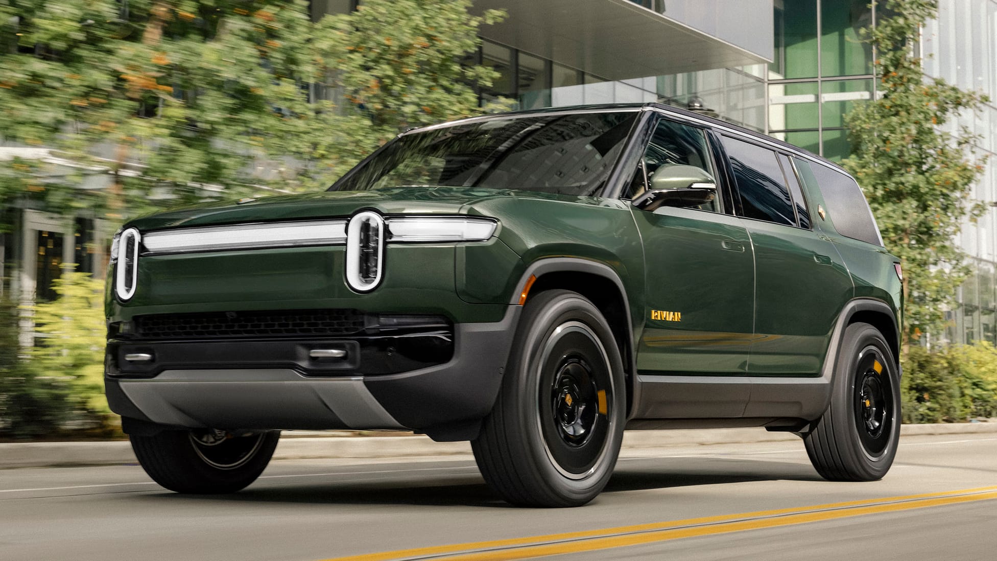 Rivian R1S (US) Review 2025 | Top Gear