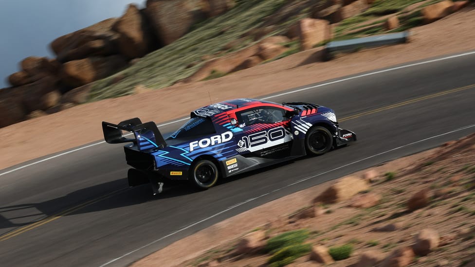 Ford’s 1,600bhp+ F-150 Lightning SuperTruck stops on track, still wins ...