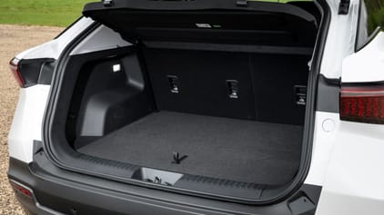 Omoda E5 Interior Layout & Technology | Top Gear