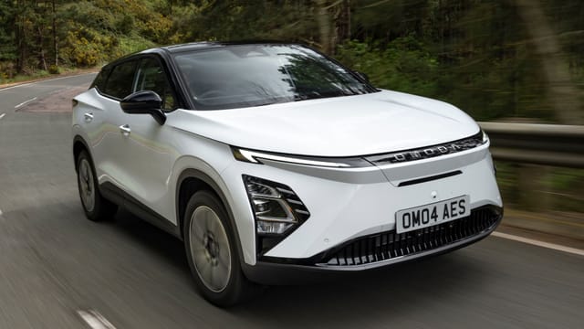 Omoda E5 Interior Layout & Technology | Top Gear