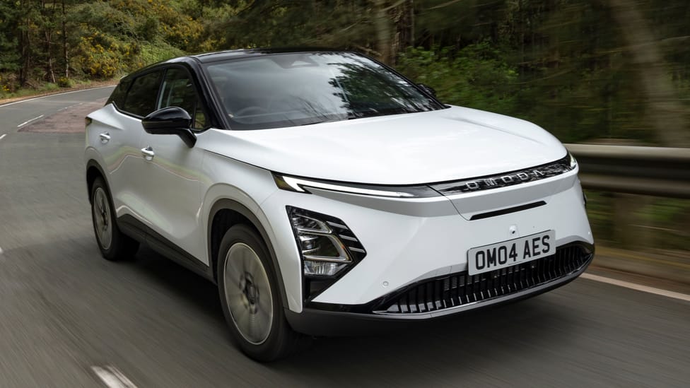 Omoda E5 Interior Layout & Technology | Top Gear