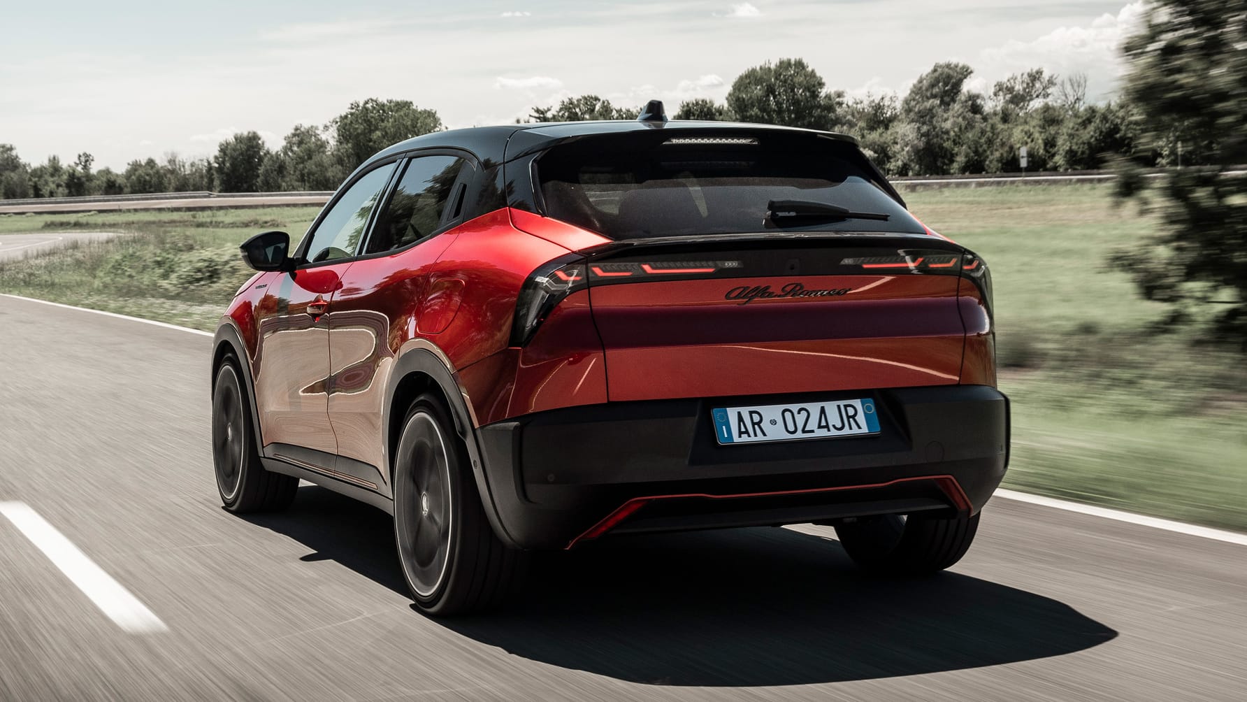 Alfa Romeo Junior Driving, Engines & Performance | Top Gear