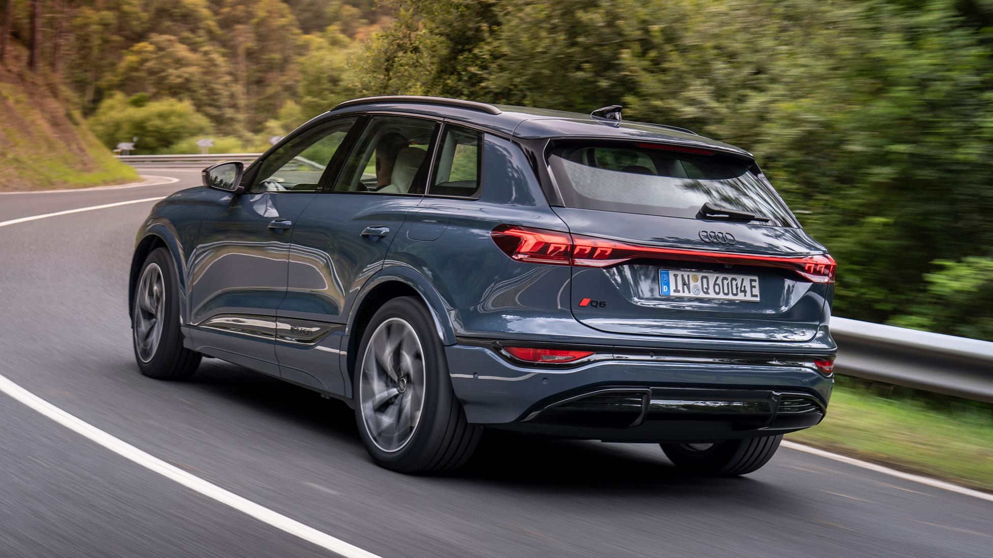 Audi Q6 e-tron Interior Layout & Technology | Top Gear