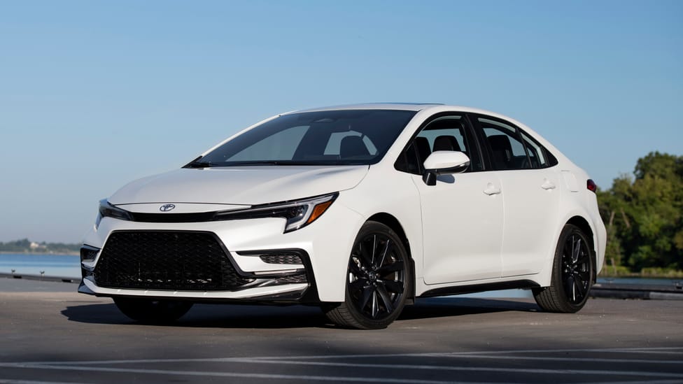 Toyota Corolla Interior Layout & Technology | Top Gear