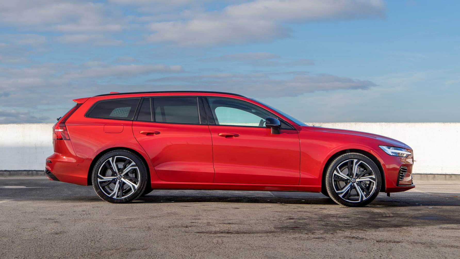Volvo’s V90 estate has returned with a pair of hybrid powertrains and a ...