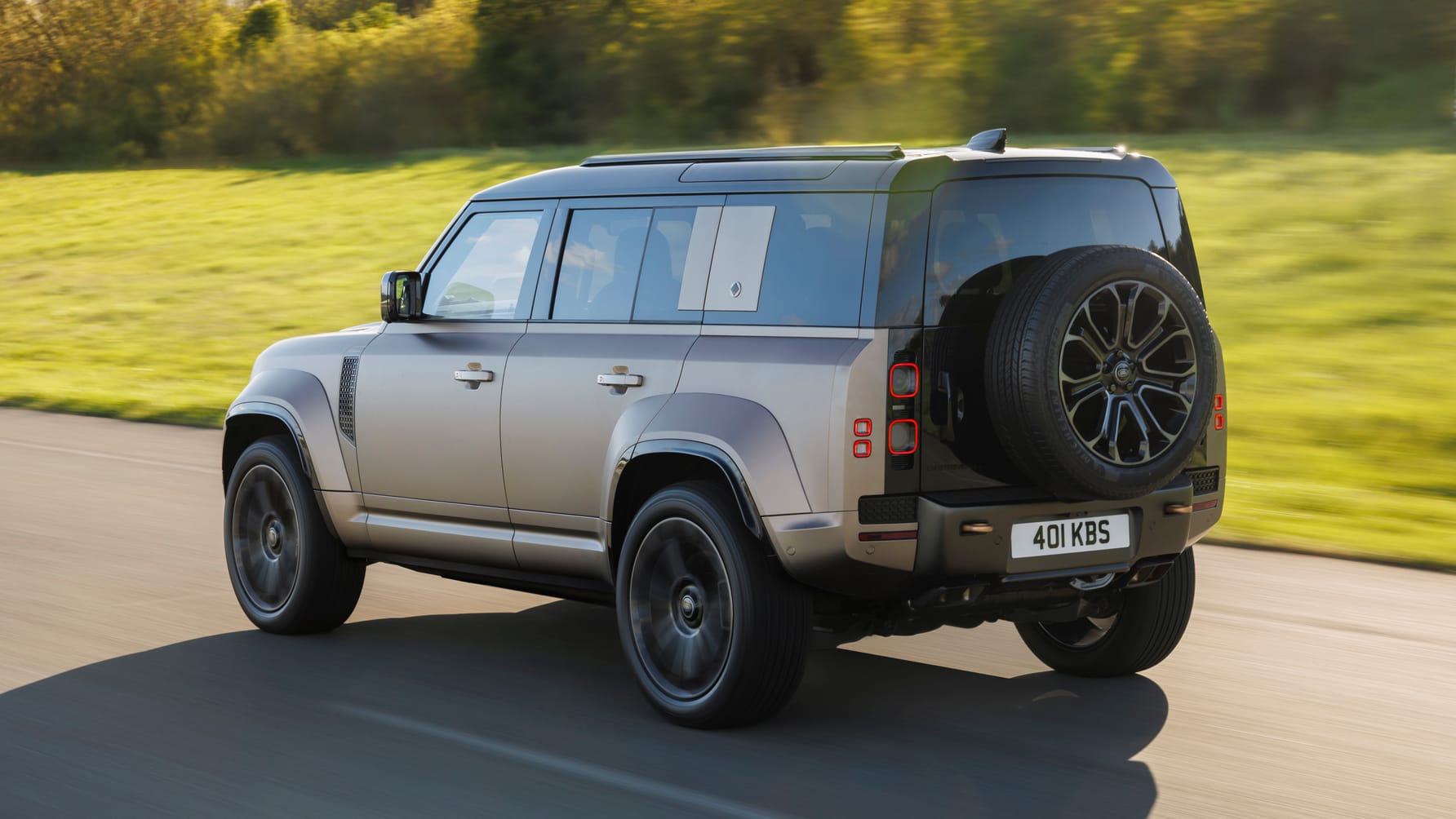 The new Land Rover Defender OCTA is a 626bhp twin-turbo V8 super SUV ...