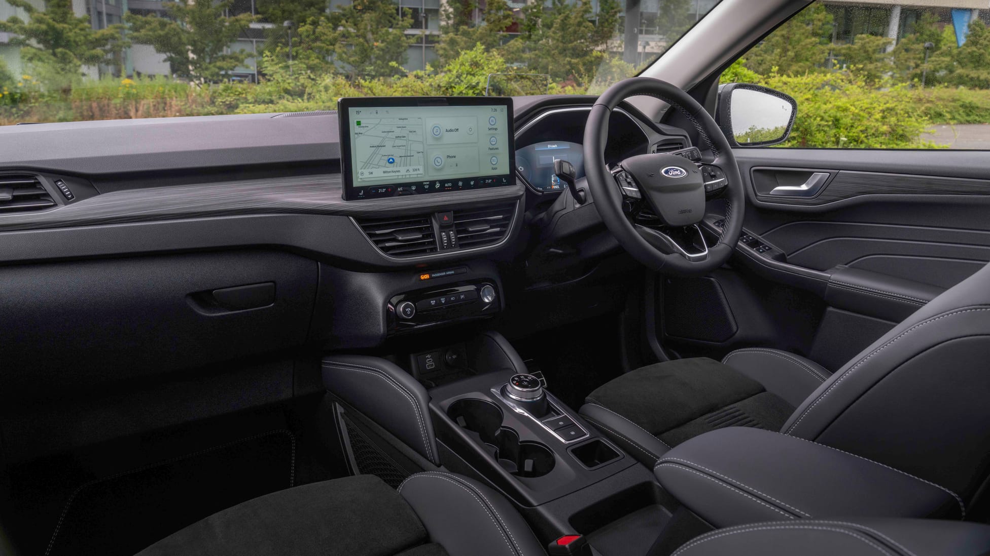 Ford Kuga Interior Layout & Technology | Top Gear