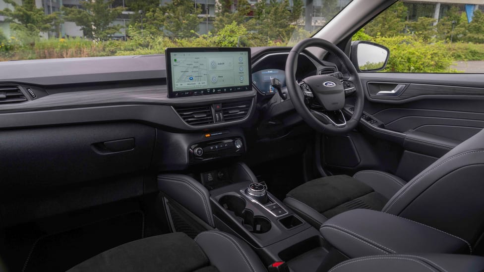 Ford Kuga Interior Layout & Technology | Top Gear