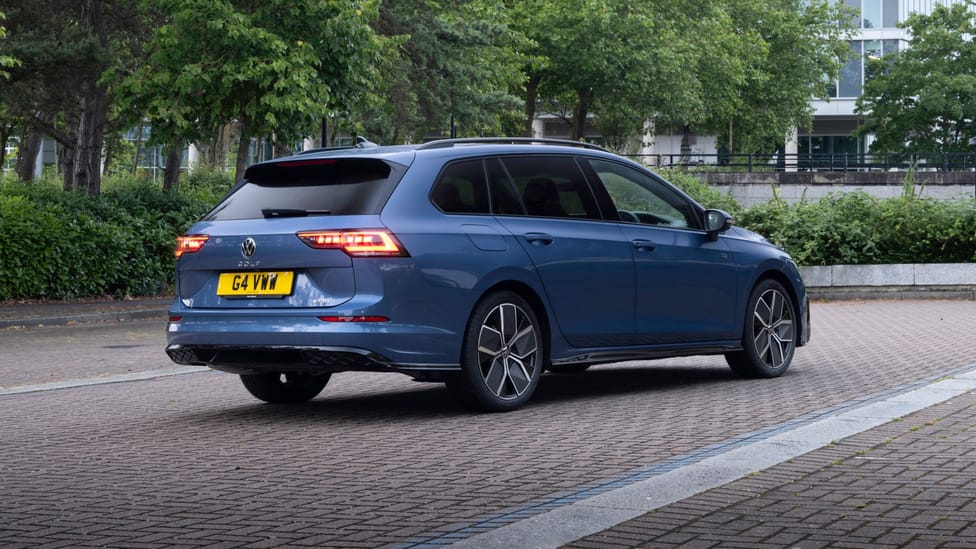 Volkswagen Golf Estate (Mk8) Review 2025 | Top Gear