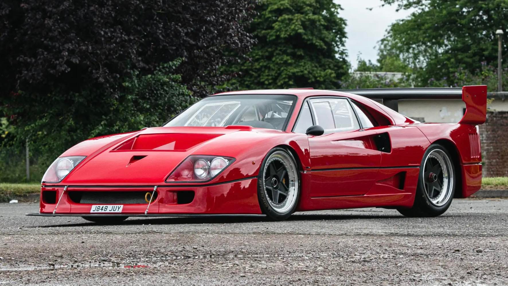 Got £600k? Here’s a competition-grade Ferrari F40… with a naturally ...