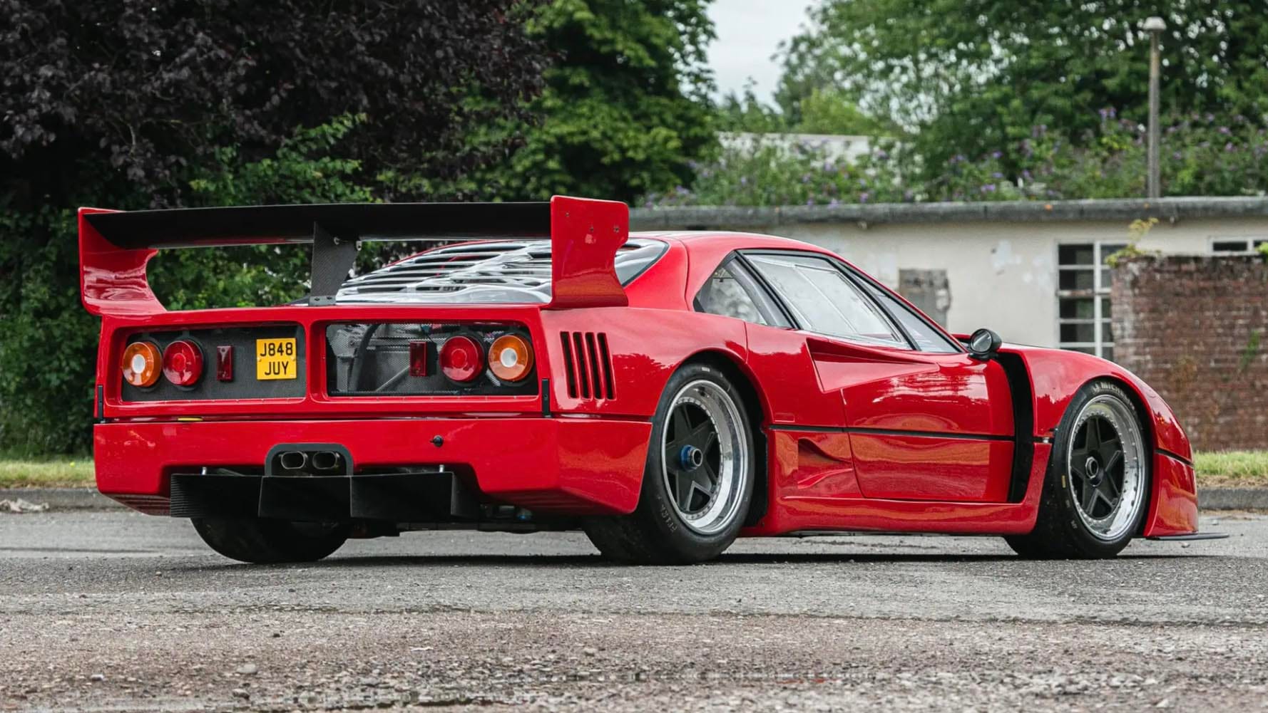 Got £600k? Here’s a competition-grade Ferrari F40… with a naturally ...