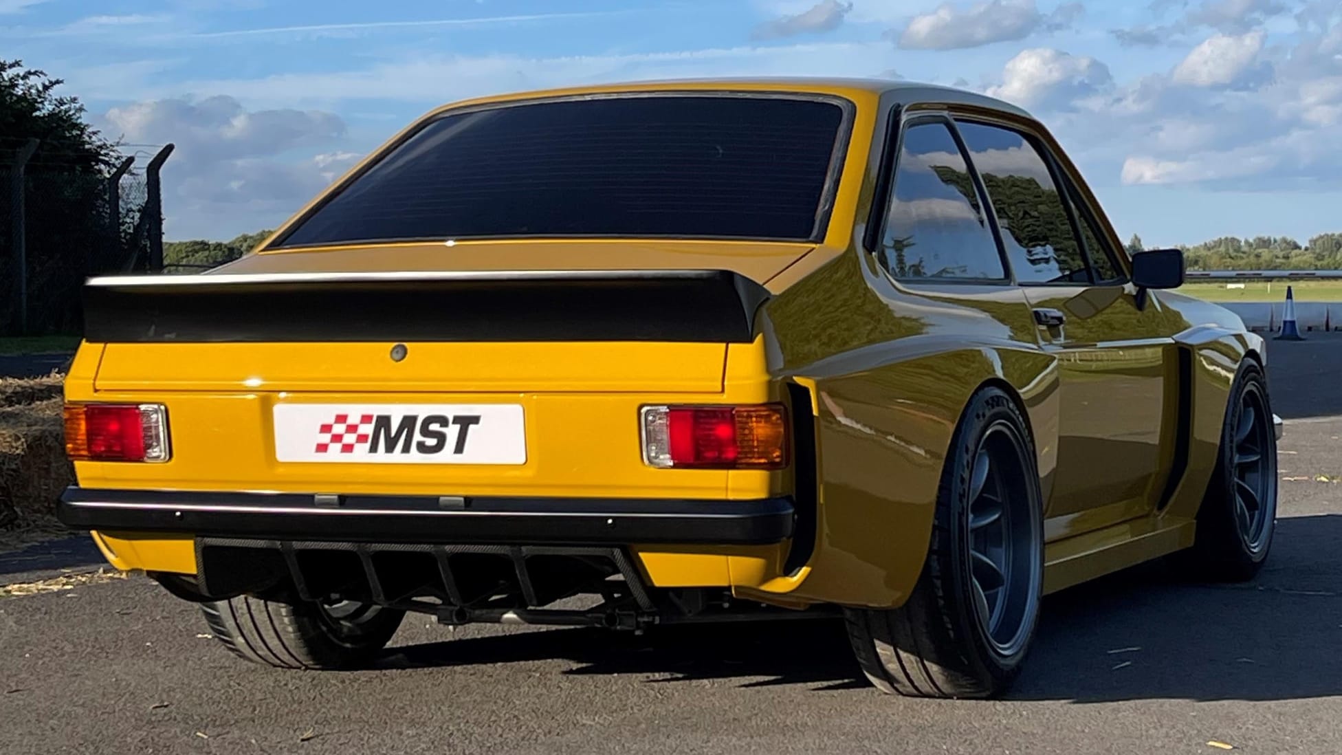 Oh hello! This is MST’s MK2 EVO-X, and it's a 365bhp rally car for the ...