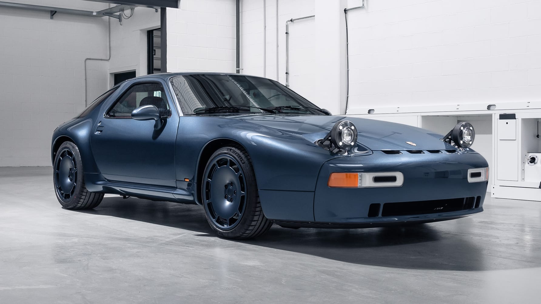 This stunning €480k V8 Porsche 928 restomod now “sounds like a NASCAR” | Top Gear