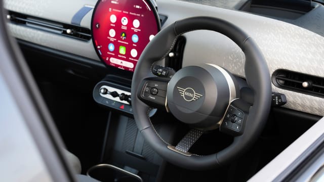 Mini Cooper Interior Layout & Technology | Top Gear