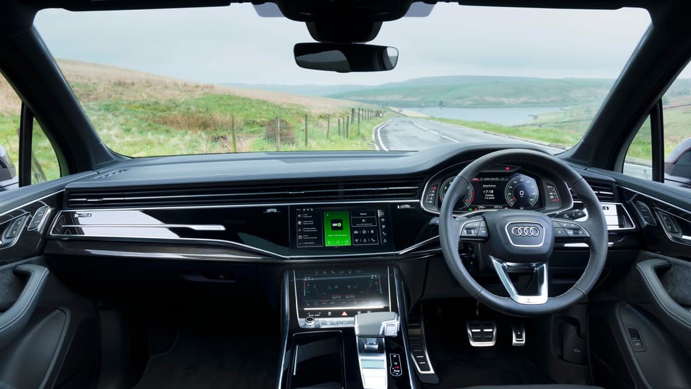 Audi Q7 Interior Layout & Technology | Top Gear