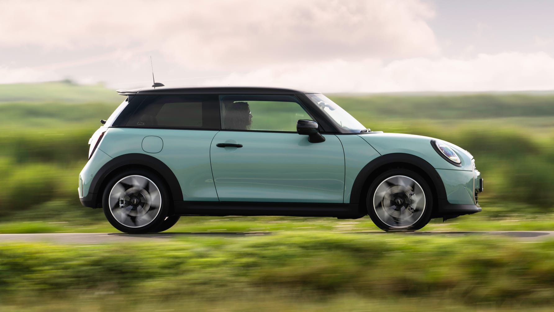 Mini Cooper Interior Layout & Technology | Top Gear