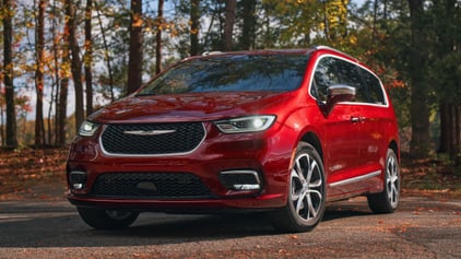 Chrysler Pacifica Interior Layout & Technology | Top Gear