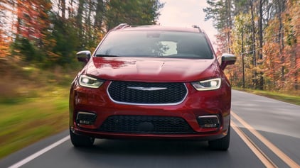 Chrysler Pacifica Interior Layout & Technology | Top Gear