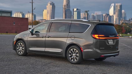 Chrysler Pacifica Interior Layout & Technology | Top Gear