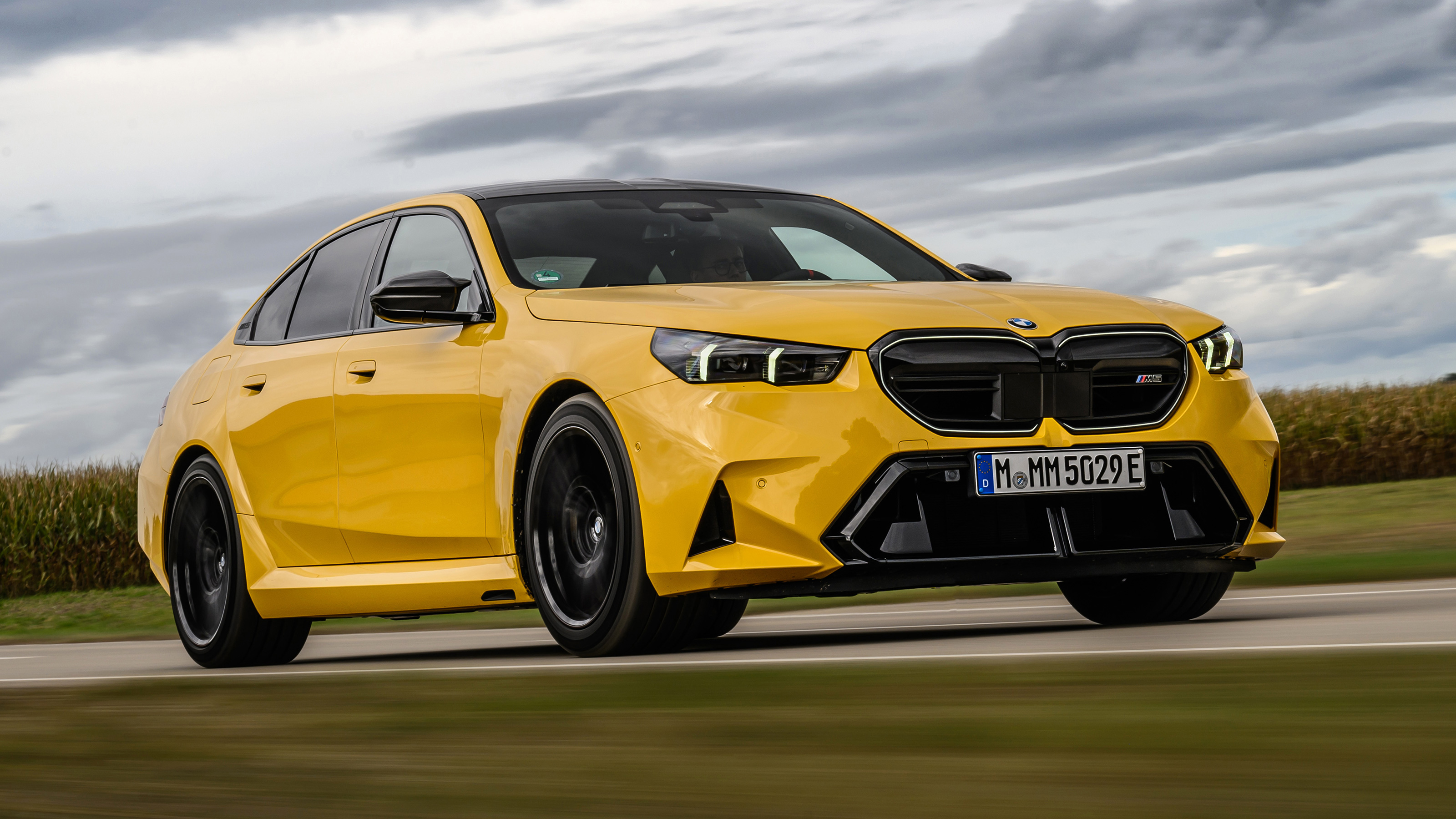 BMW M5 Driving, Engines & Performance | Top Gear