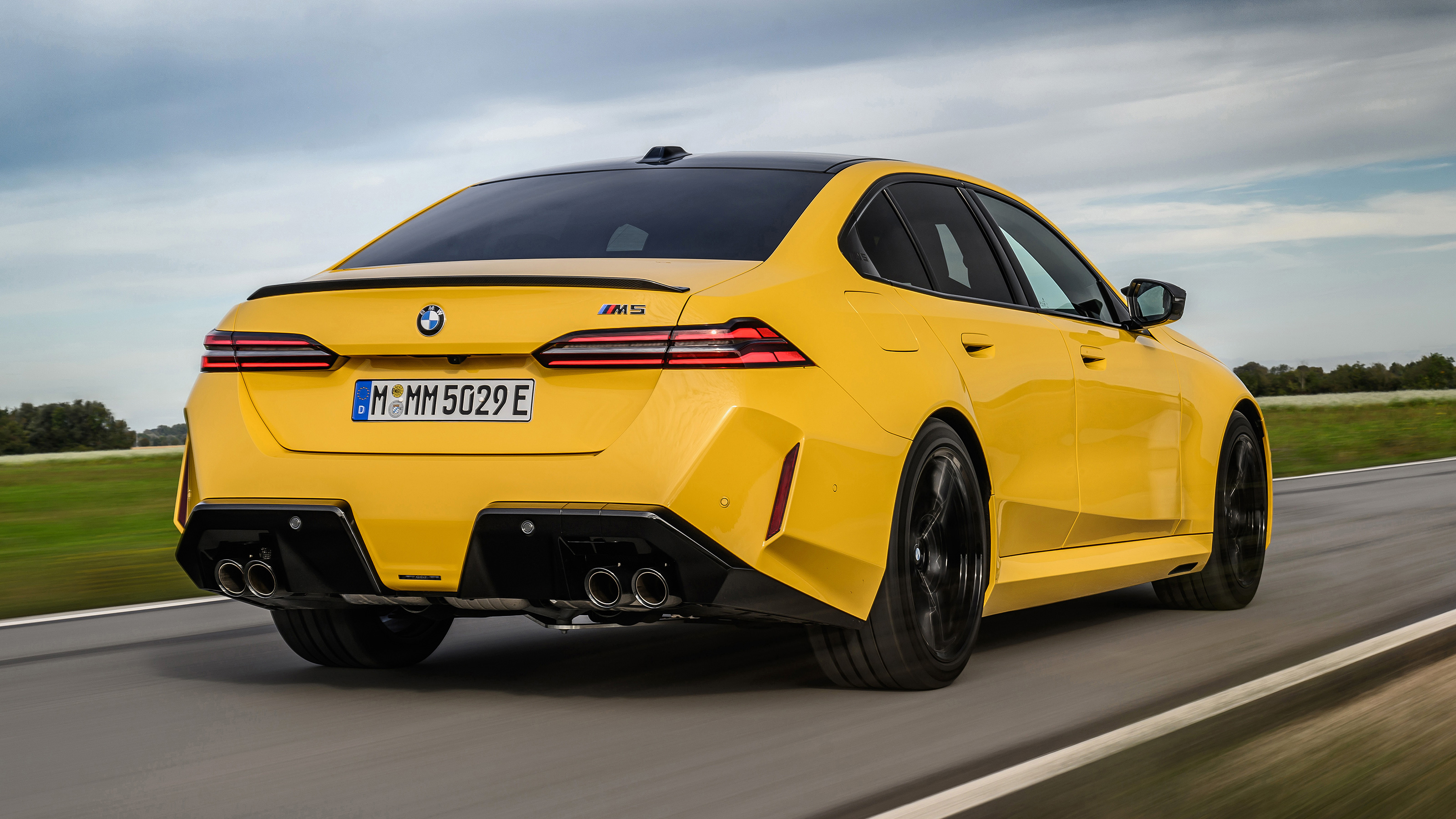 BMW M5 Driving, Engines & Performance | Top Gear