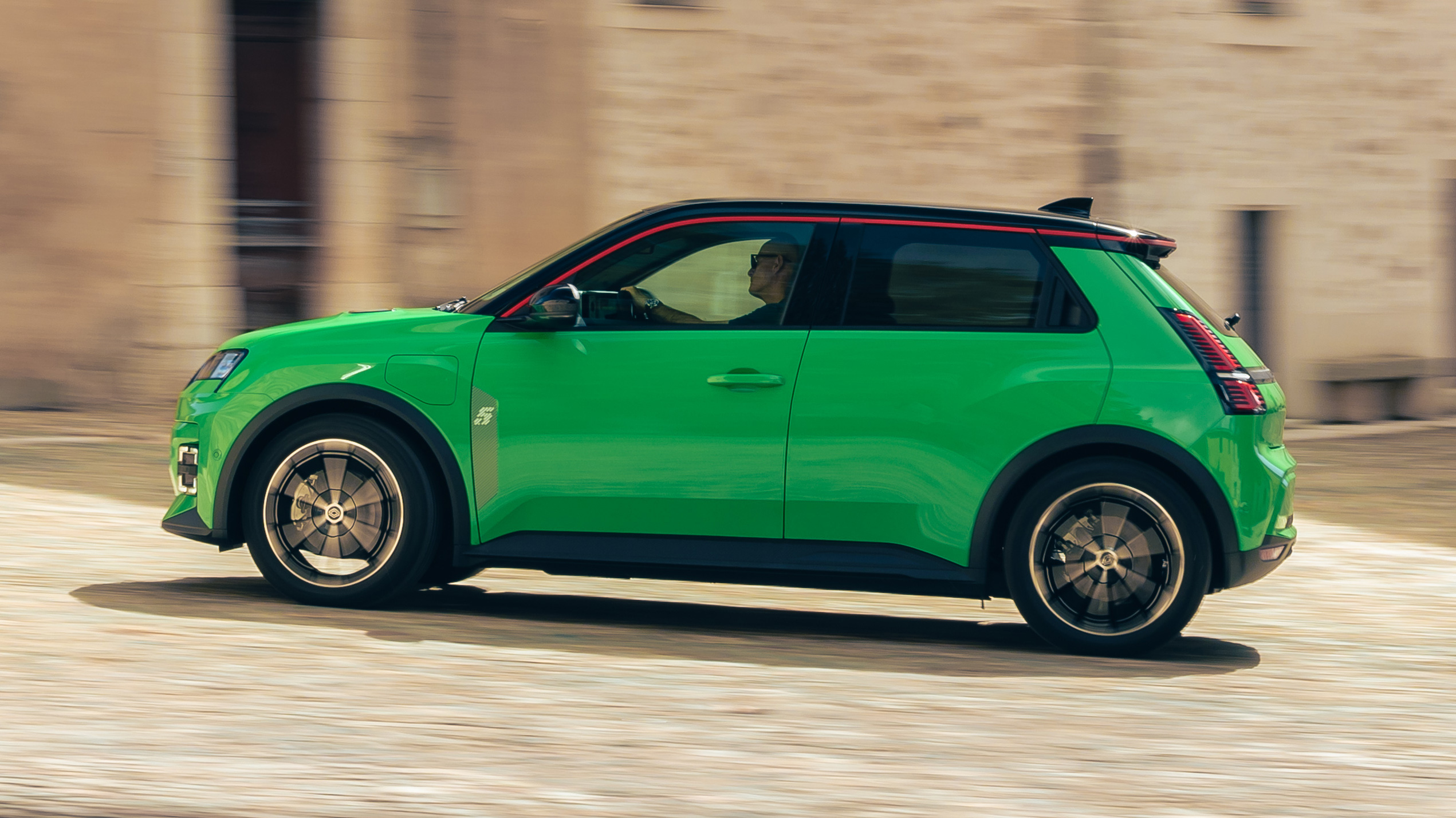 Renault 5 Interior Layout & Technology | Top Gear