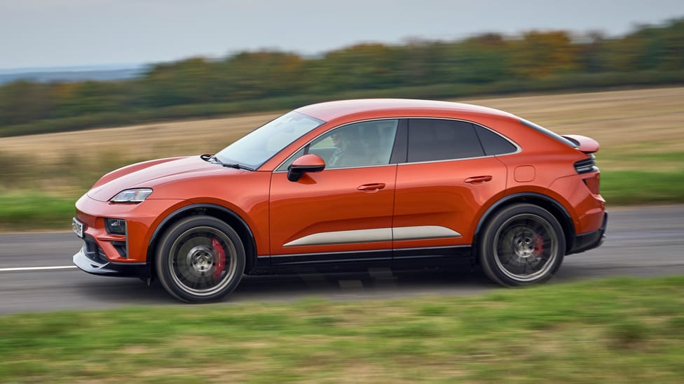 Porsche Macan Interior Layout & Technology | Top Gear